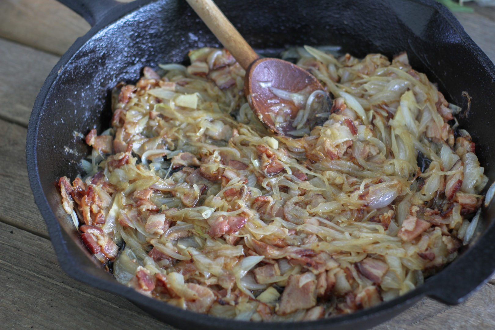 Caramelized Strawberry Onions with Bacon & Bourbon - Suwannee Rose
